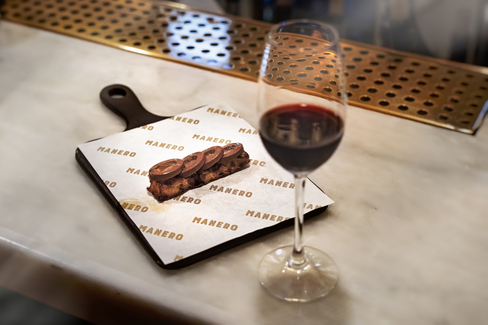 Manero, así sabe el bar más refinado de Claudio Coello en Madrid