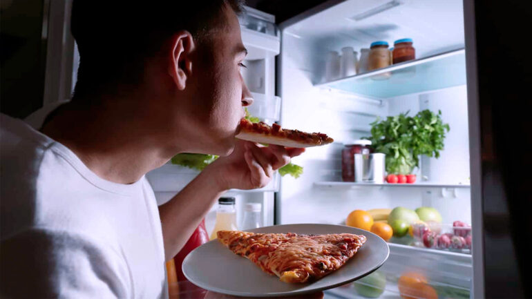 10 trucos para dejar de comer compulsivamente por la noche