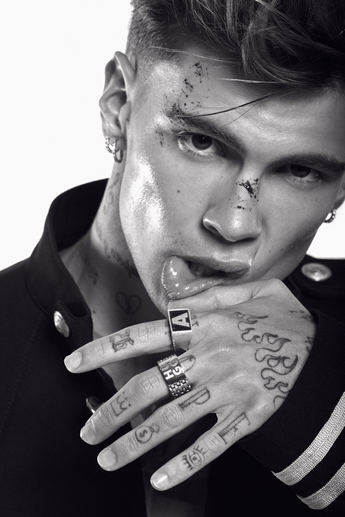 Entrevista al influencer y cantante Víctor Pérez "VYPERR" – Rísbel Magazine