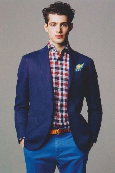 Cómo combinar la americana azul de hombre más allá del traje