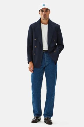Cómo combinar la americana azul de hombre más allá del traje