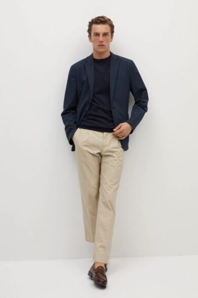 Cómo combinar la americana azul de hombre más allá del traje