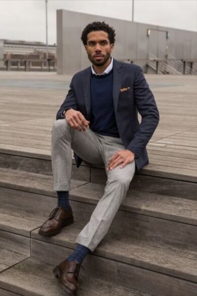 Cómo combinar la americana azul de hombre más allá del traje