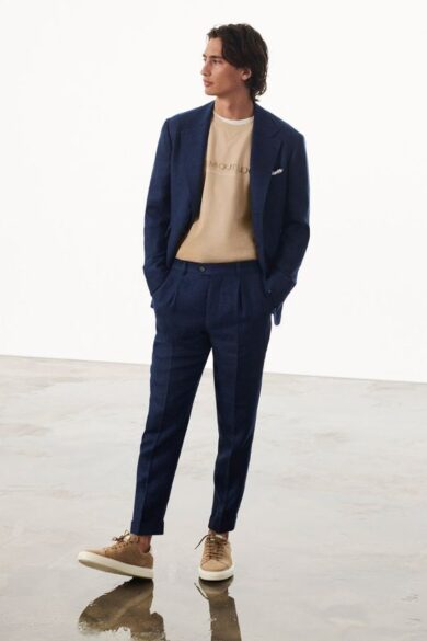 Cómo combinar la americana azul de hombre más allá del traje