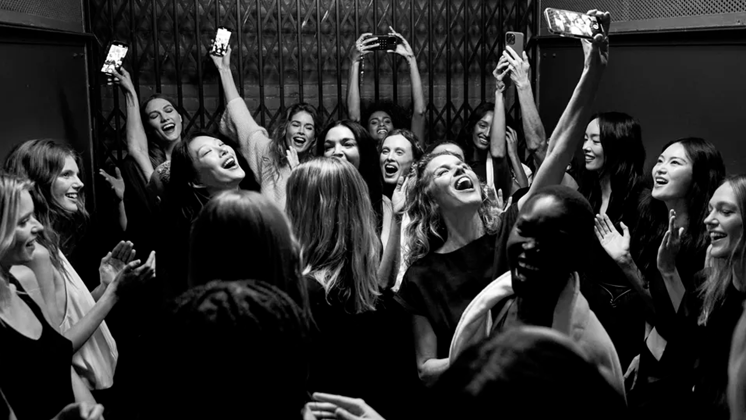 Zara celebra medio siglo de historia junto a las mejores modelos ...