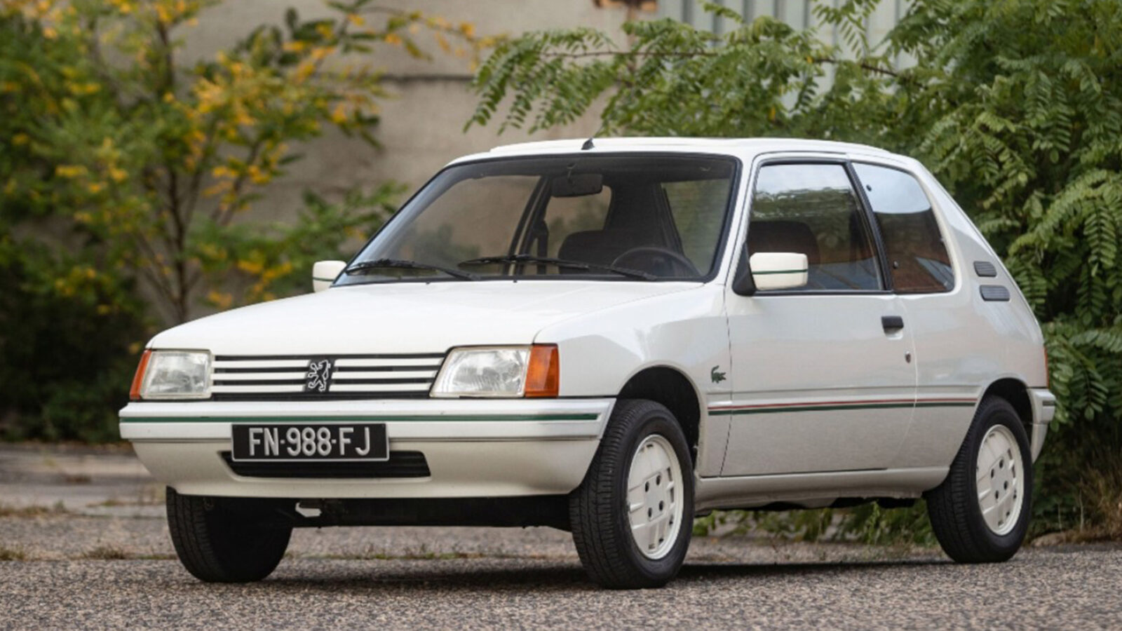 Peugeot 205 Lacoste: el coche que se vistió de tenista para salvar a ...